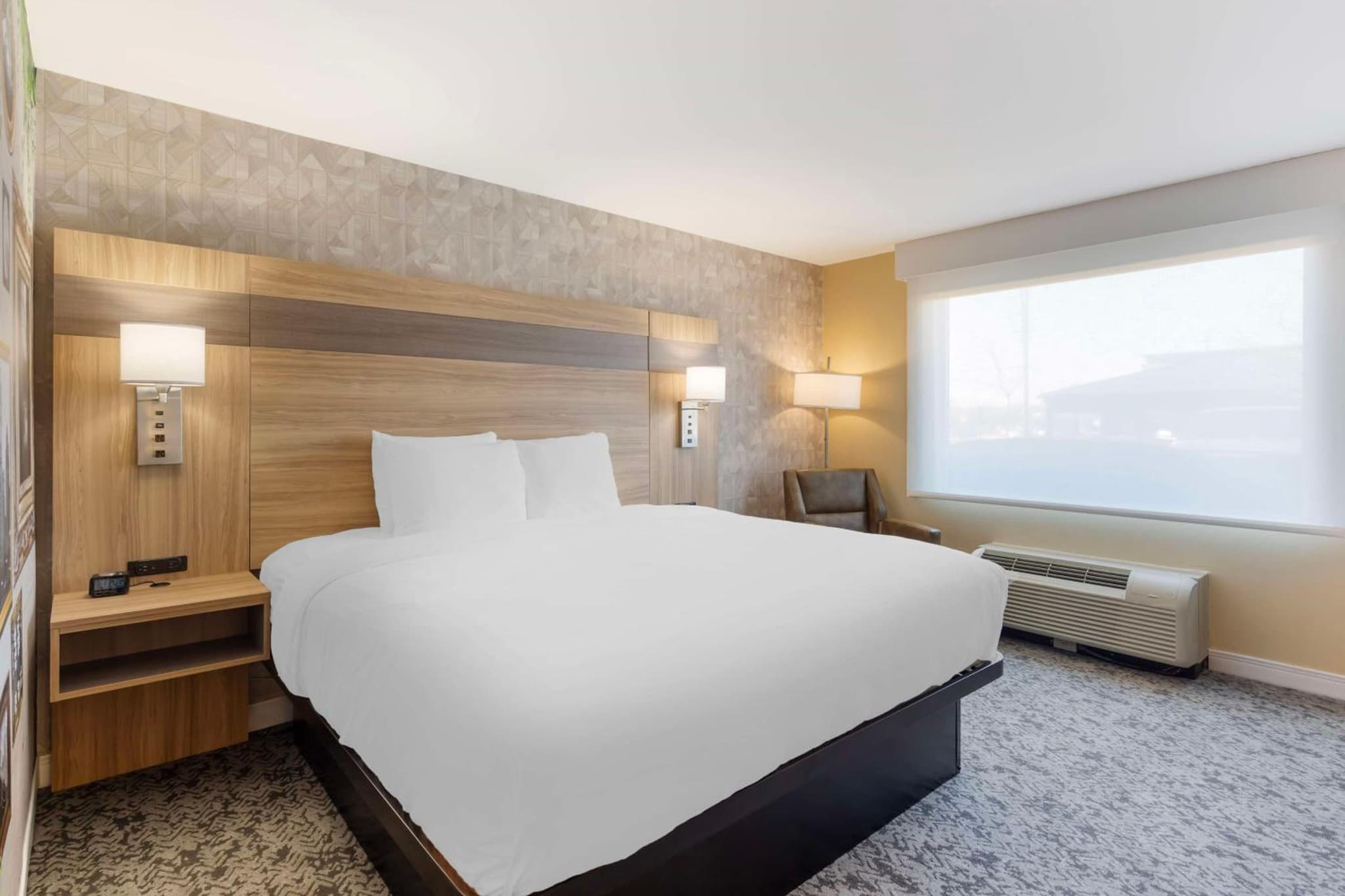 Book a Day Pass for a Hotel or Resort in Chicago | Pool & Spa Access