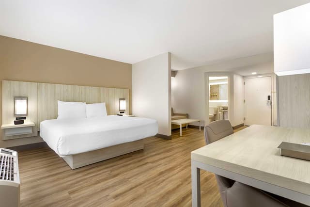 Best Western Plus Sugar Land/Stafford, Sugar Creek Center : -44% during ...
