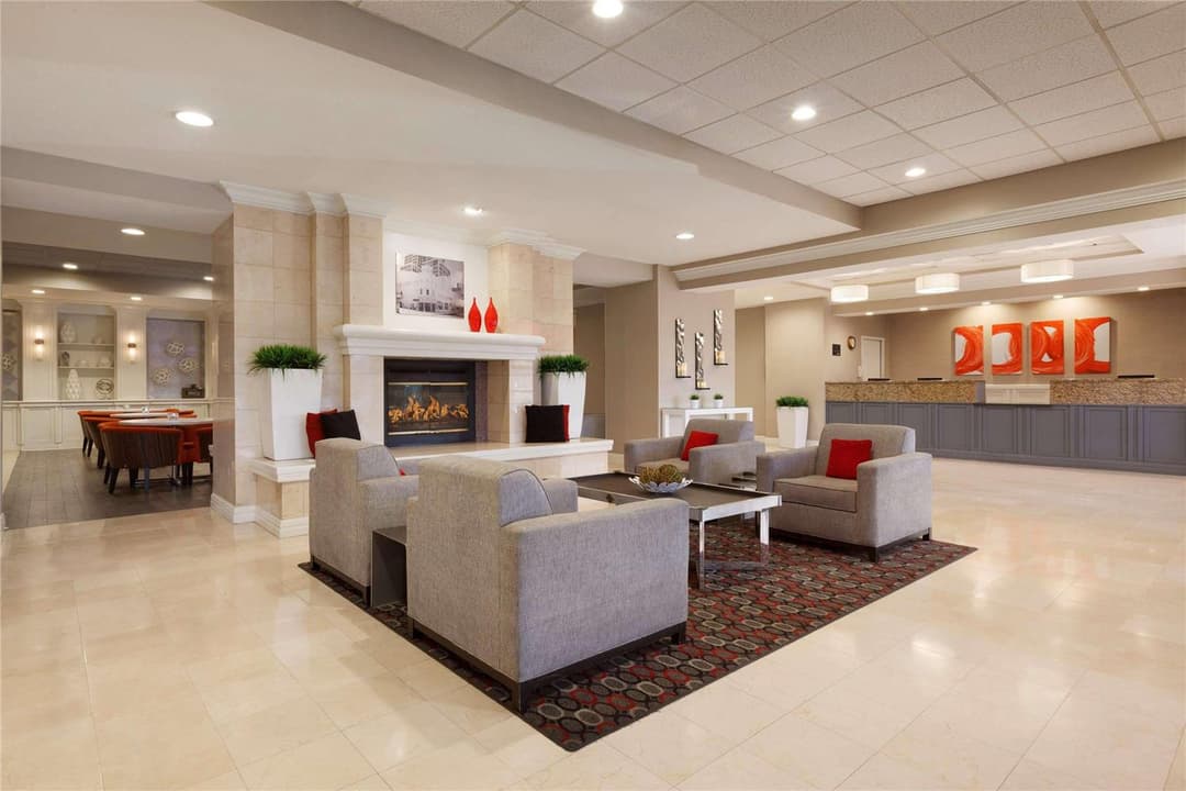 Book a Day Pass for a Hotel or Resort in Phoenix | Pool & Spa Access