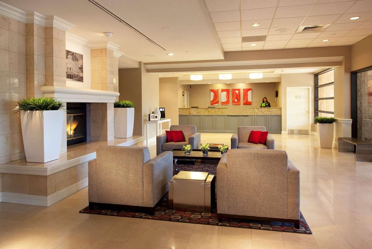 Book a Day Pass for a Hotel or Resort in Phoenix | Pool & Spa Access