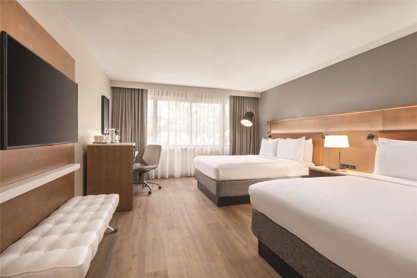 Book a Day Pass for a Hotel or Resort in Phoenix | Pool & Spa Access