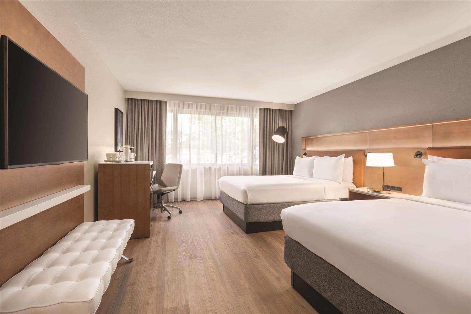 Book a Day Pass for a Hotel or Resort in Phoenix | Pool & Spa Access